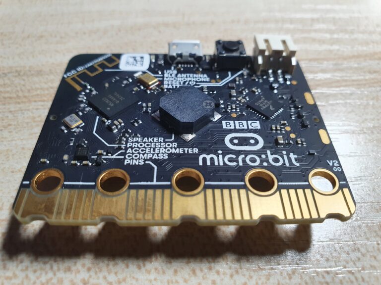 Proste projekty z wykorzystaniem mikrokontrolera micro:bit - Botland